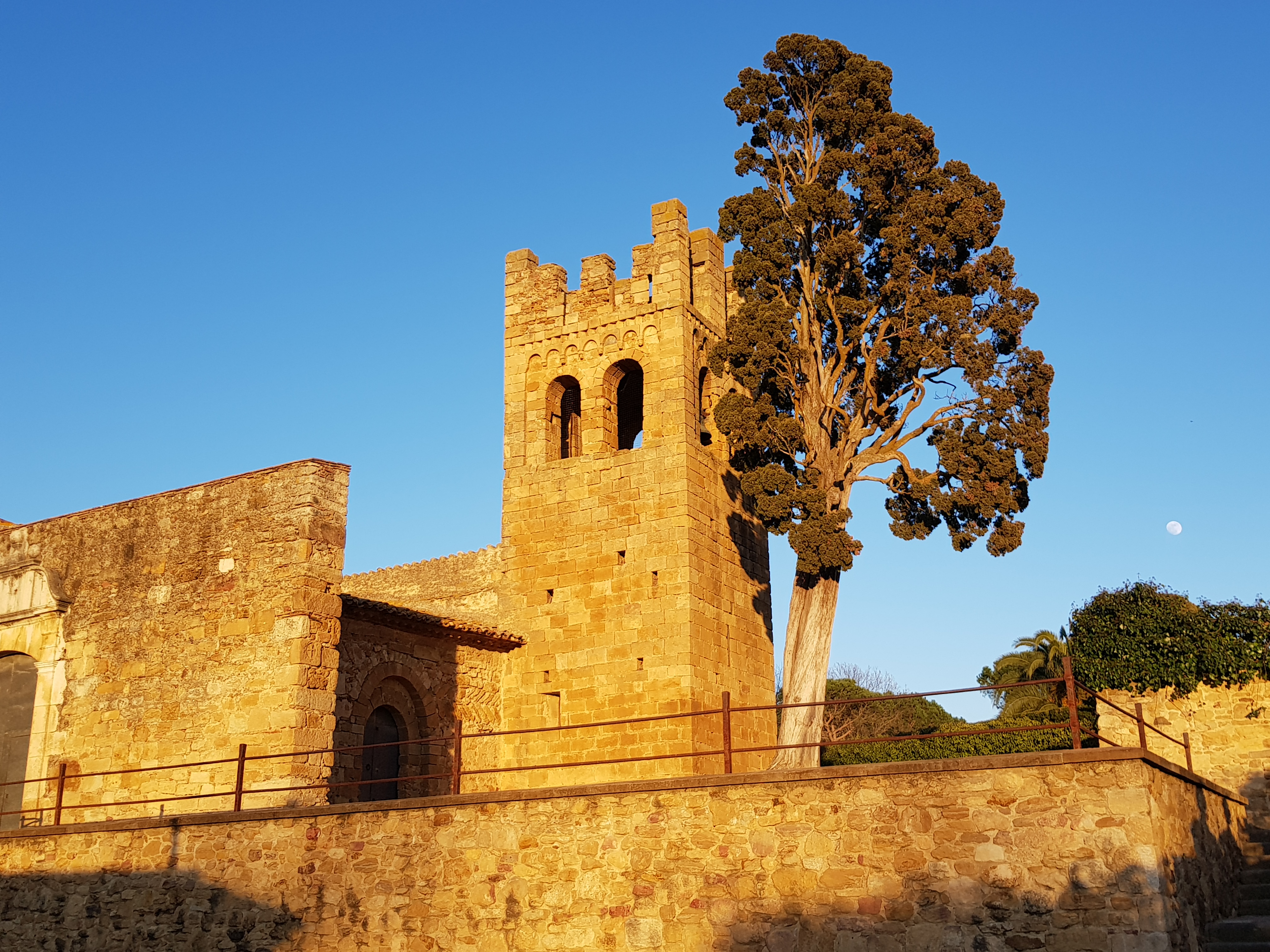 Canapost Visit Peratallada
